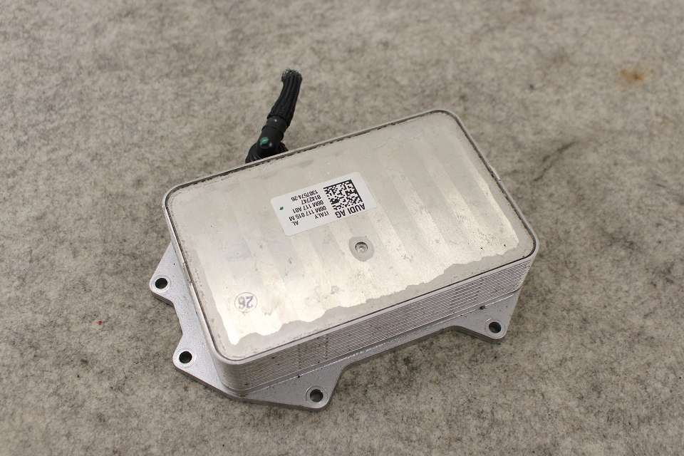 Org Audi A4 8W A7 4K A8 4N Ölkühler 06M117015M Kühler Öl oil cooler 3.0 ...