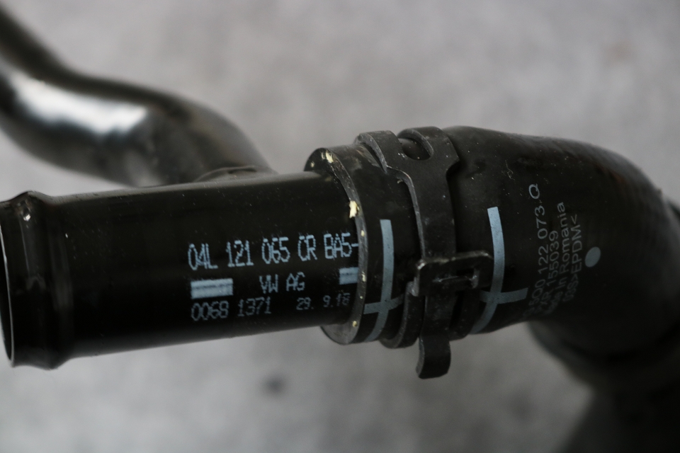 Audi VW Skoda Kühlmittelschlauch 5Q0122073Q Wasserrohr 5Q0122096E 1.6 2 ...