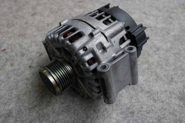 Original Audi A4 8W A5 F5 Lichtmaschine 06L903024A Drehstromgenerator 2 ...