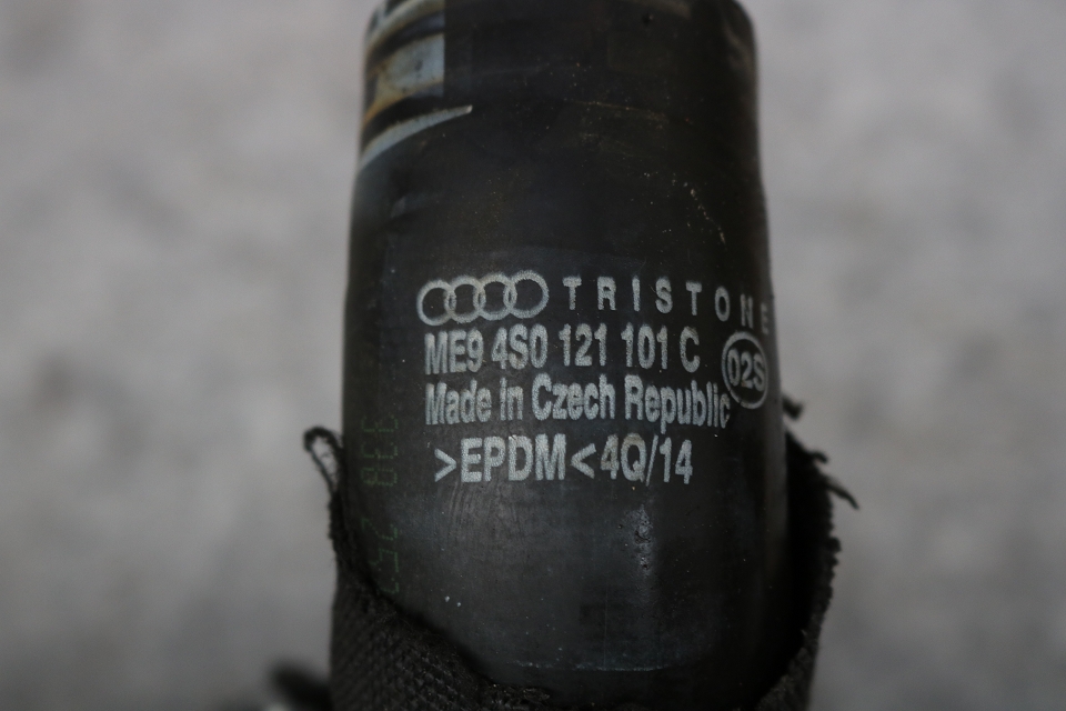 Org Audi R8 4S Kühlmittelschlauch 4S0121101C Schlauch Kühlmittel ...