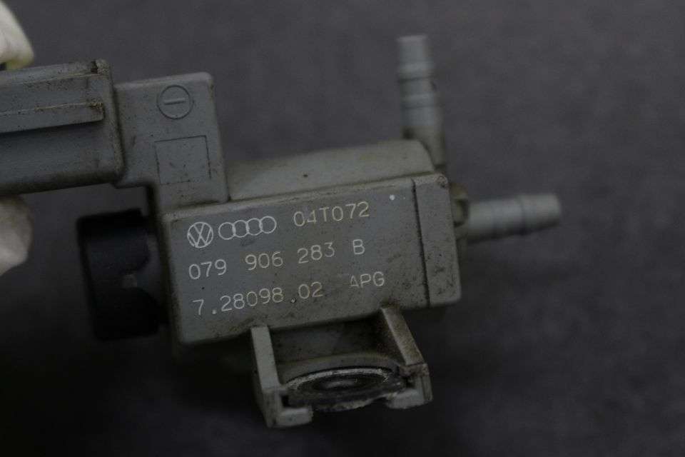 Original Audi A3 8E B7 A5 8T A6 4F Magnetventil 079906283B Halterung ...