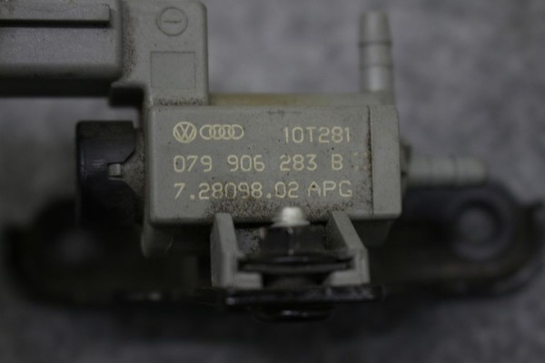 Audi R8 42 V10 Magnetventil 079906283B Halterung 07L131157D Unterdruck ...