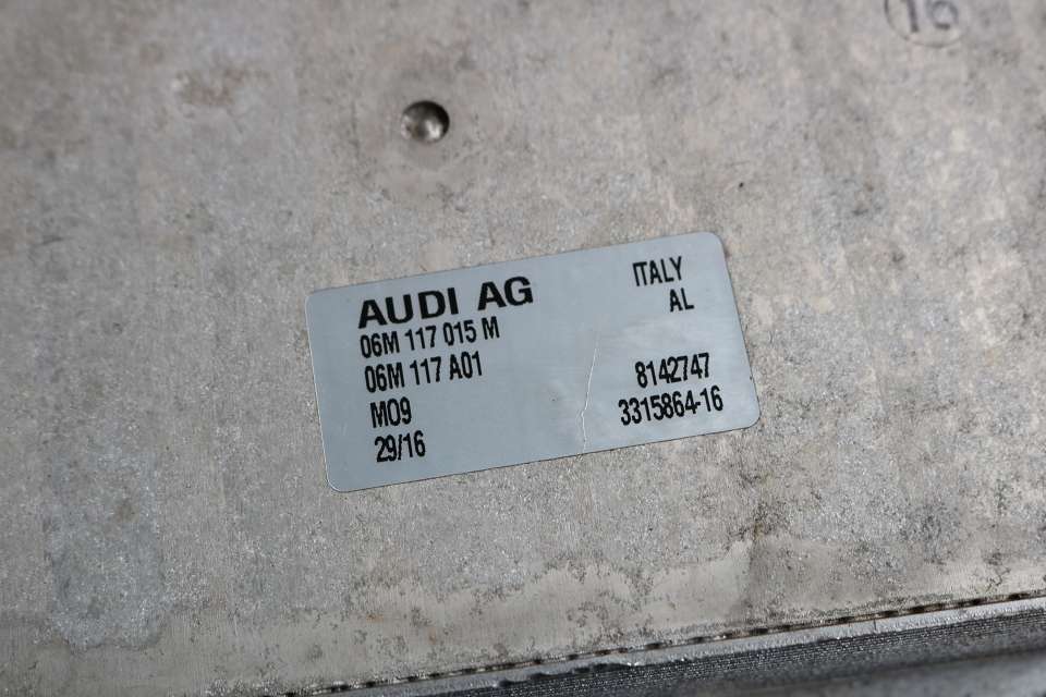 Org Audi A4 8W A7 4K A8 4N Ölkühler 06M117015M Kühler Öl oil cooler 3.0 ...