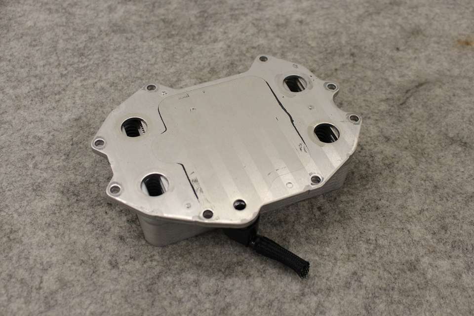 Org Audi A4 8W A7 4K A8 4N Ölkühler 06M117015M Kühler Öl oil cooler 3.0 ...