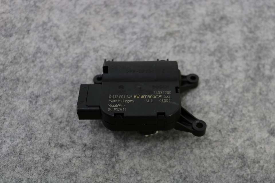 VW Golf 5 Stellmotor für Zentralklappe Heizung Umluft 1K0907511 ...