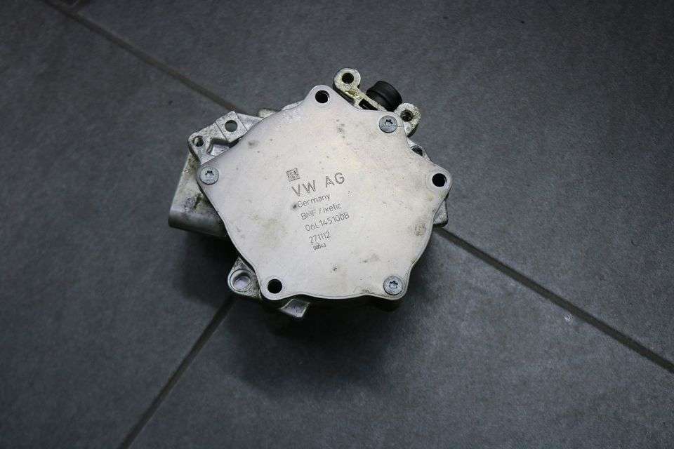 Audi A3 8V A4 8K A5 8T A6 4G A7 VW Golf 7 Unterdruckpumpe 06L145100B ...
