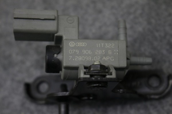 Audi R8 V10 Magnetventil 079906283B Halterung 07L131157D Unterdruck ...