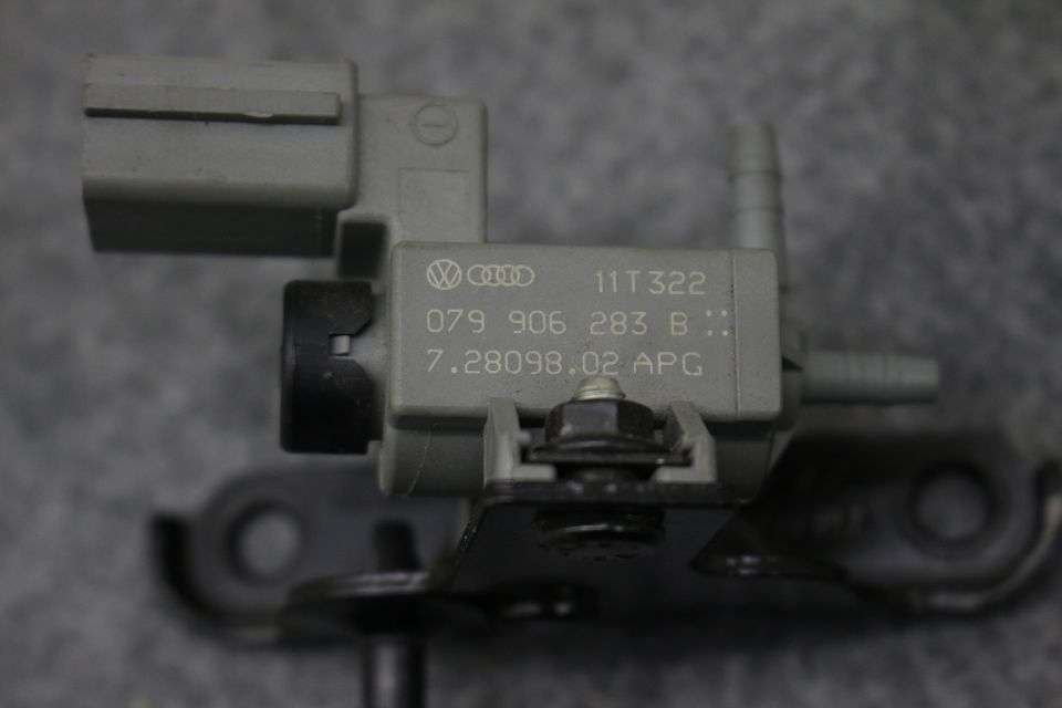 Audi R8 V10 Magnetventil 079906283B Halterung 07L131157D Unterdruck ...