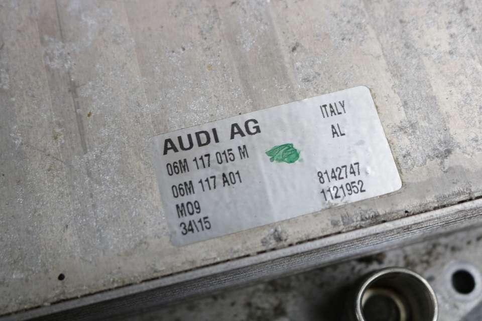 Org Audi A4 8W A7 4K A8 4N Ölkühler 06M117015M Kühler Öl oil cooler 3.0 ...