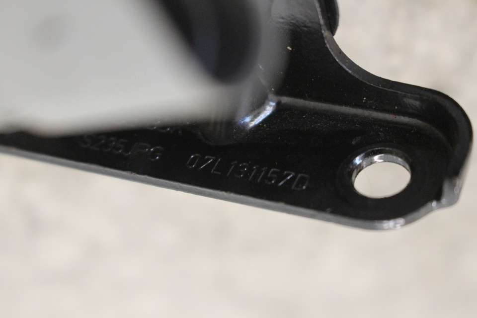 Org Audi R8 42 V10 Magnetventil 079906283B Halterung 07L131057D ...