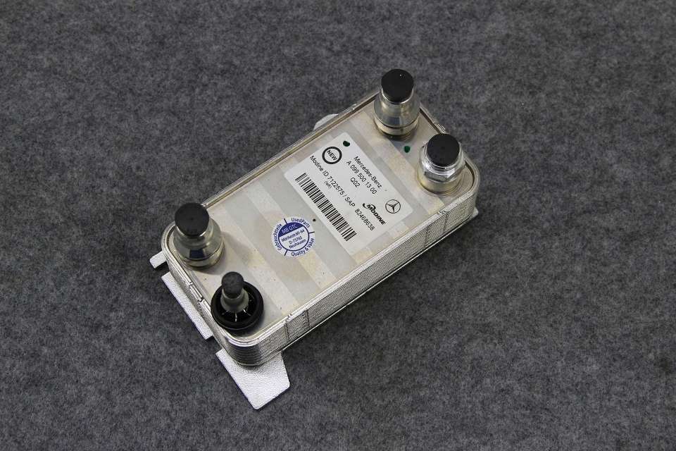 Original Mercedes C-Klasse 205 Öl Kühler Getriebe A0995001300 ...